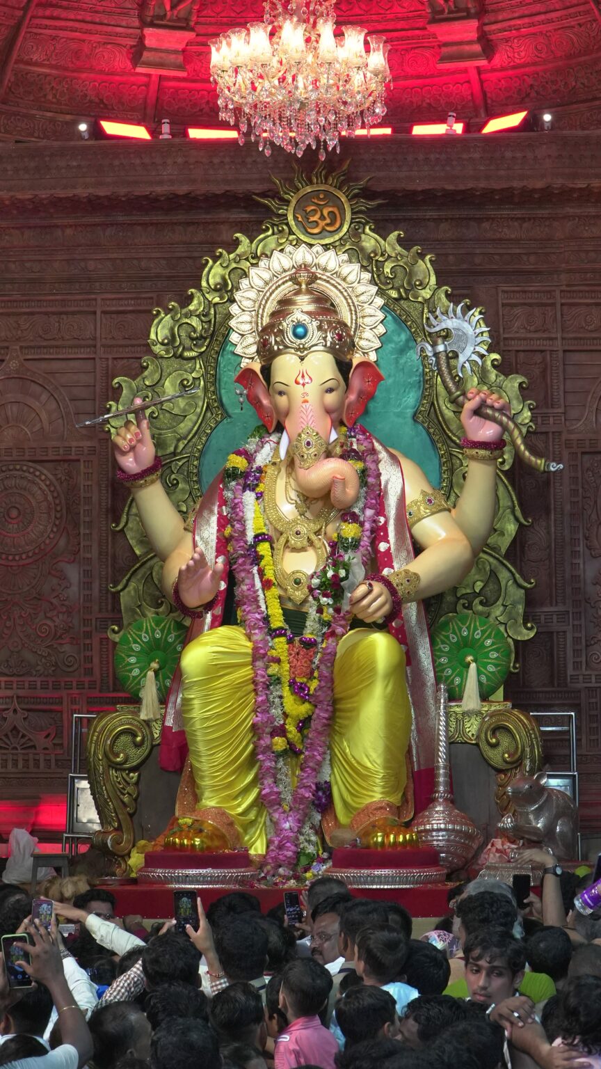 Pitambar 2022 - Lalbaugcha Raja Sarvajanik Ganeshotsav Mandal