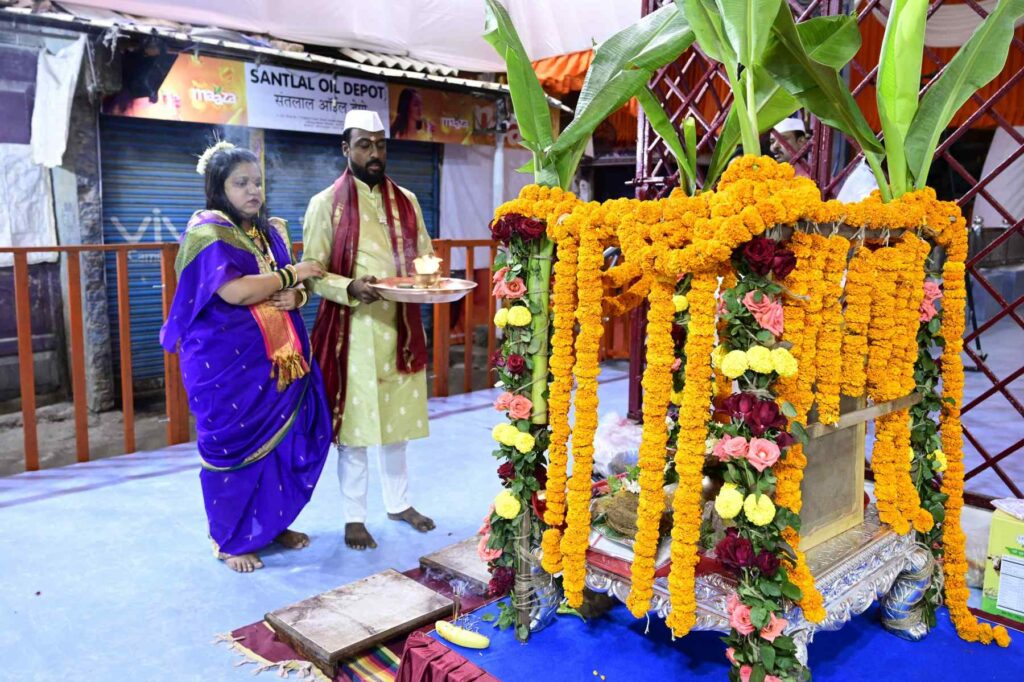 Pan Supari Haldi Kunku and Pooja 2021 - Lalbaugcha Raja Sarvajanik ...