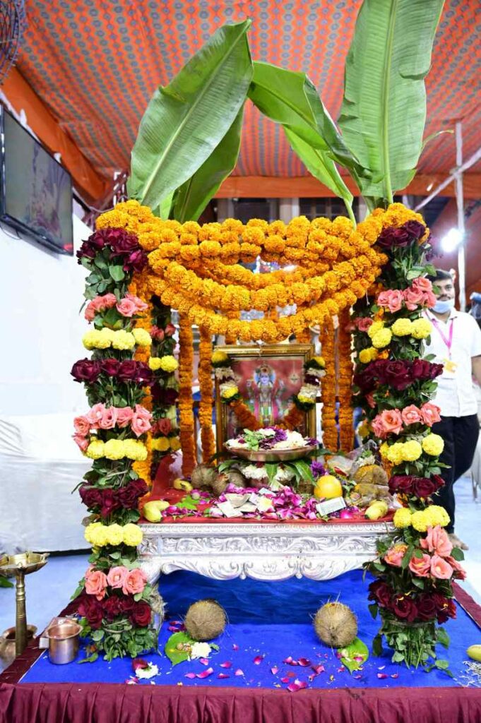 Pan Supari Haldi Kunku and Pooja 2021 - Lalbaugcha Raja Sarvajanik ...
